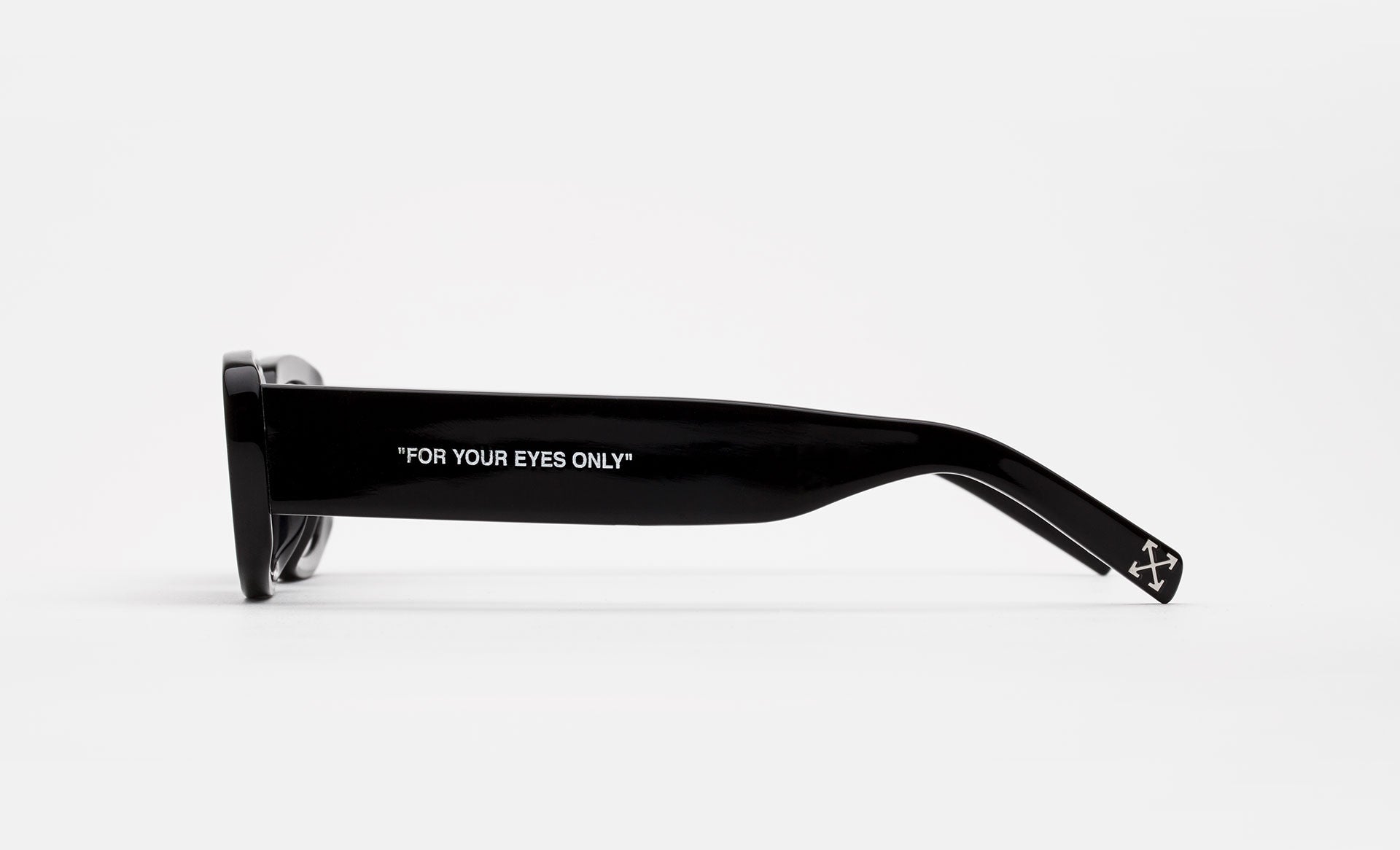 Off–White Black – Retrosuperfuture